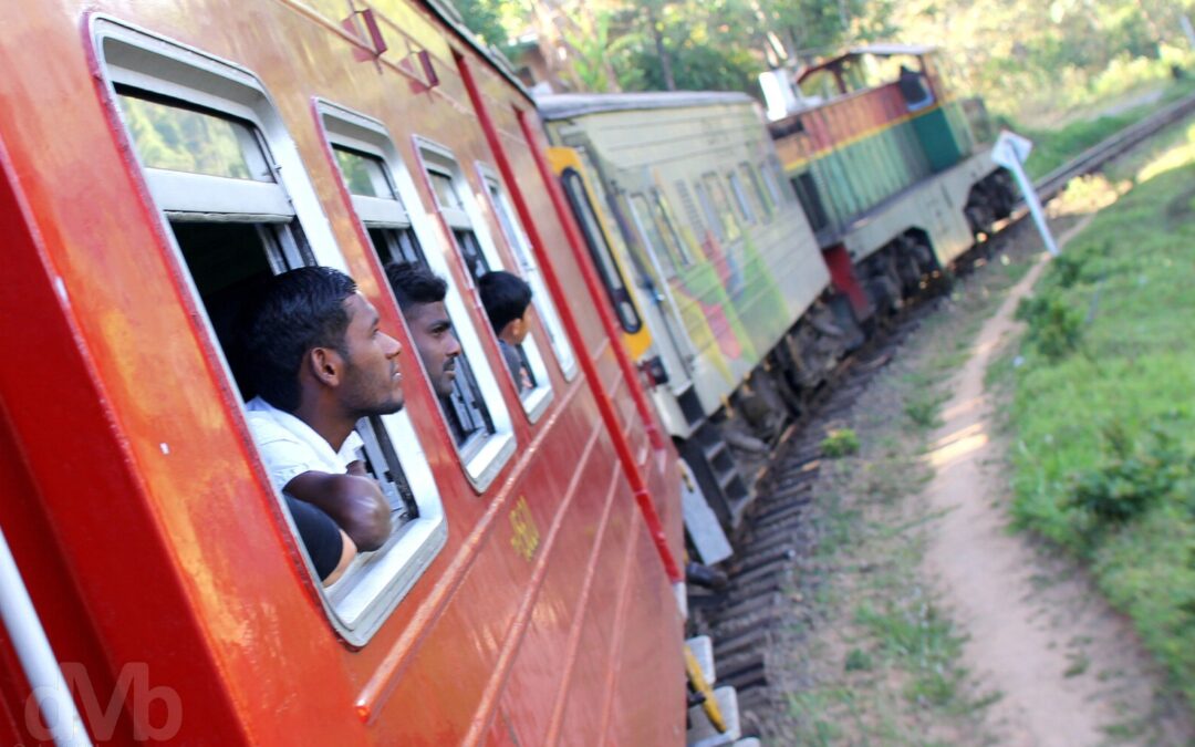 The Badulla to Colombo train, Sri Lanka. - Worldwide Destination ...